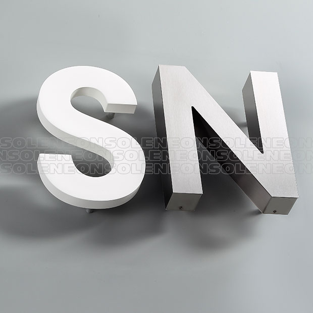 Flat and built up letters with halo effect | Soleneon